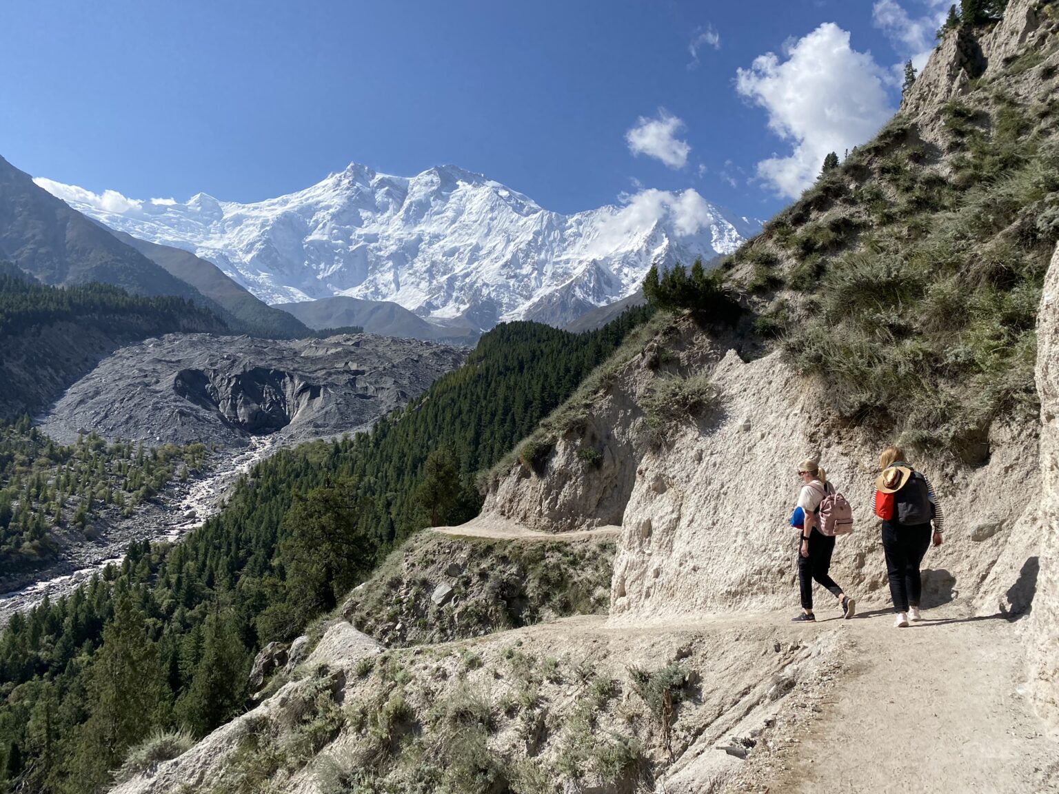 Unlocking Pakistan: A Traveler's Guide to Karakoram Highway